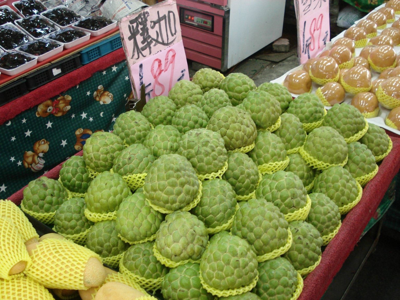 Fruits to Try in Taiwan: Wax Apples, Custard Apples & More