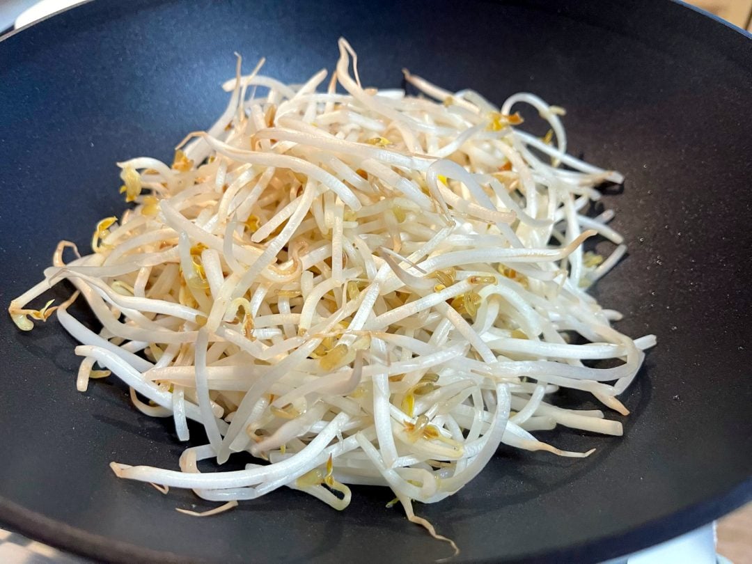 Stir Fry Bean Sprouts and Garlic Chives • Oh Snap! Let's Eat!