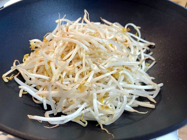 How to Keep Bean Sprouts Fresh Longer (So They Don’t Turn Slimy!) • Oh ...