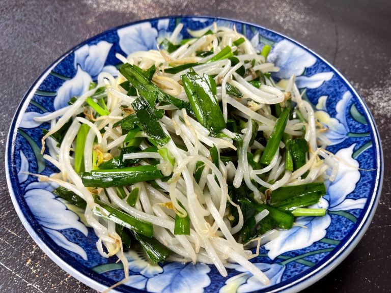 Stir Fry Bean Sprouts and Garlic Chives • Oh Snap! Let's Eat!
