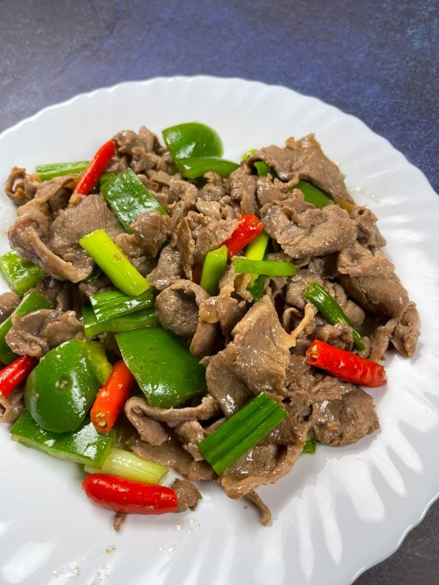 Pepper Lamb Stir Fry (with Ginger & Scallions) • Oh Snap! Let's Eat!