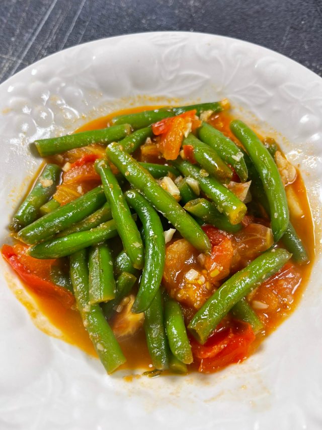 Green Beans and Tomatoes • Oh Snap! Let's Eat!